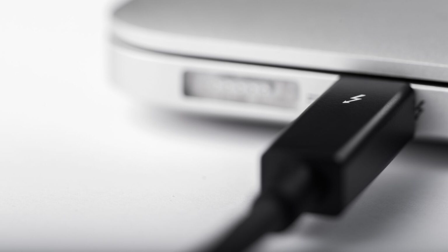 All you need to know about lightning bolt USB ports – Automate Your Life