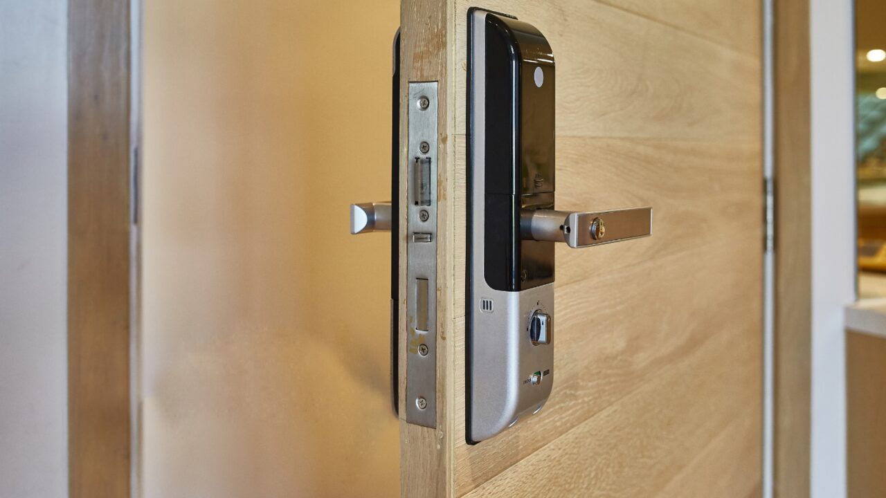 Wyze Palm Lock review shows how affordable palm recognition is entering ...