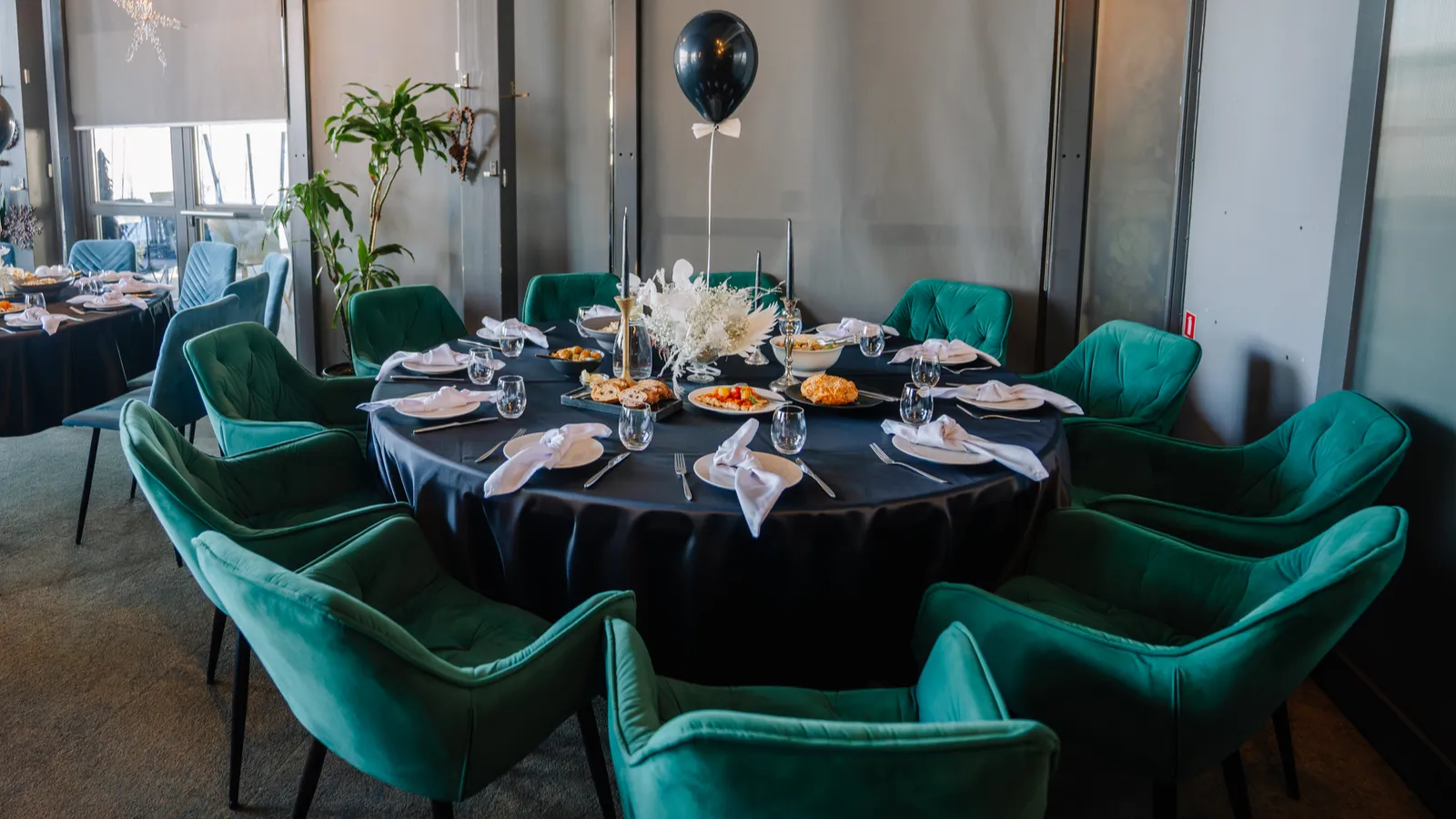 Unique centerpiece ideas for a glamorous New Year dinner – Automate ...