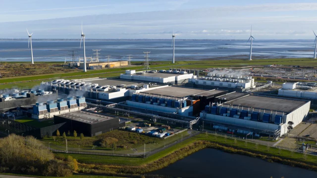 A hidden power grid is rising to feed America’s booming data centers ...